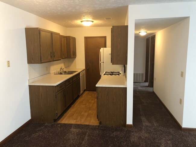 Windsor Crest Apartments for Rent with Hardwood Floors - Normal, IL ...