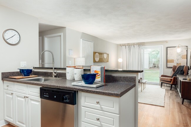 Cabot Crossing - Apartments in Lowell, MA | Apartments.com