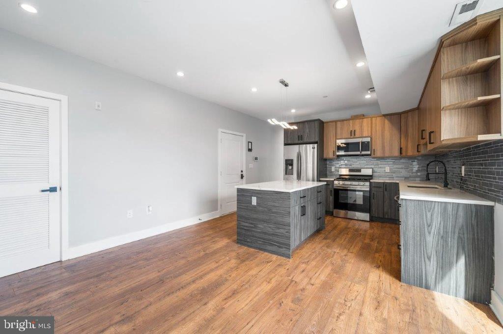300 Diamond St Unit 2, Philadelphia, PA 19122 - Room for Rent in ...