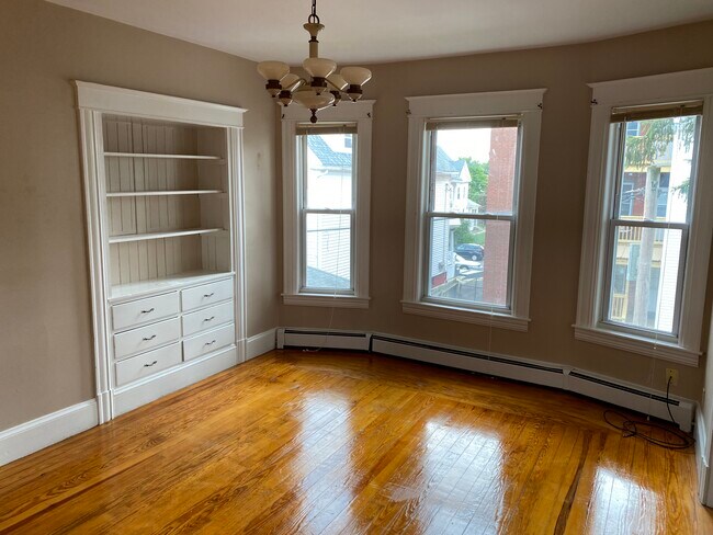 130 Waldo St Unit 130, Holyoke, MA 01040 Apartments - 130 Waldo St ...