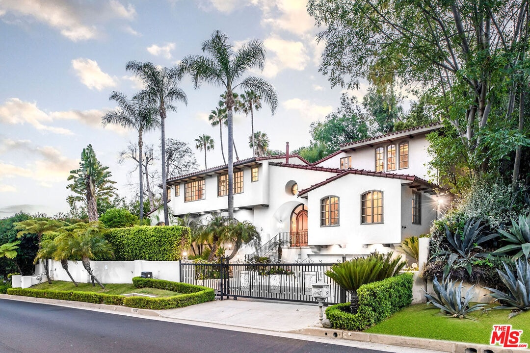 1125 San Ysidro Dr, Beverly Hills, CA 90210 - House Rental in Beverly Hills, CA | Apartments.com