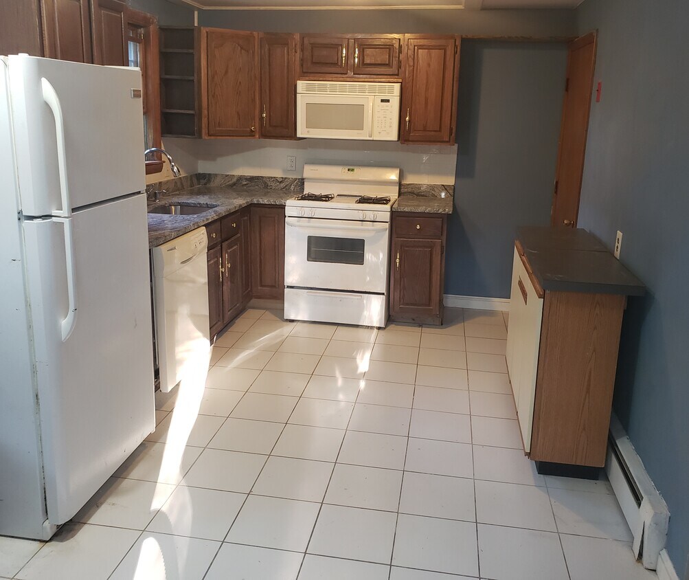 27 Pine St, Foxborough, MA 02035 - Townhome Rentals in Foxborough MA ...