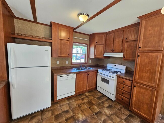 Apartments for Rent with Hardwood Floors in Sauquoit NY