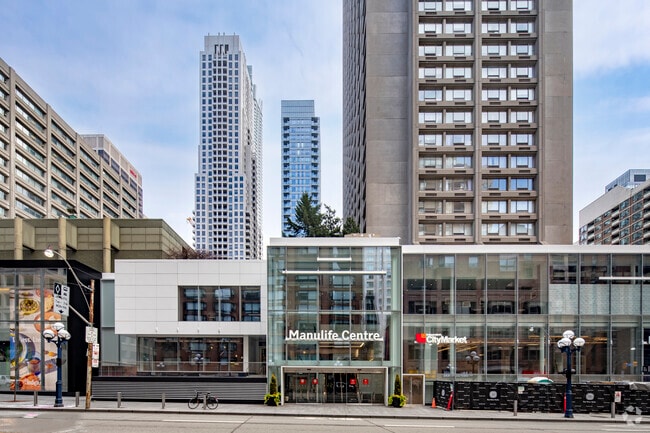 44 Charles West in Manulife Centre Apartments - 55 Bloor St W Toronto ...