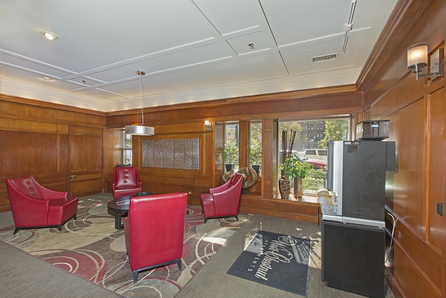 100 West Chestnut Apartments Rentals - Chicago, IL | Apartments.com