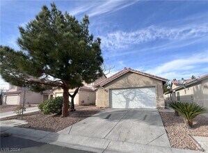 Pacific Montage Collage Apartments for Rent with a Swimming Pool - Las ...