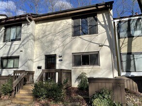 Golf Course Square Apartments for Rent with a Swimming Pool - Reston ...