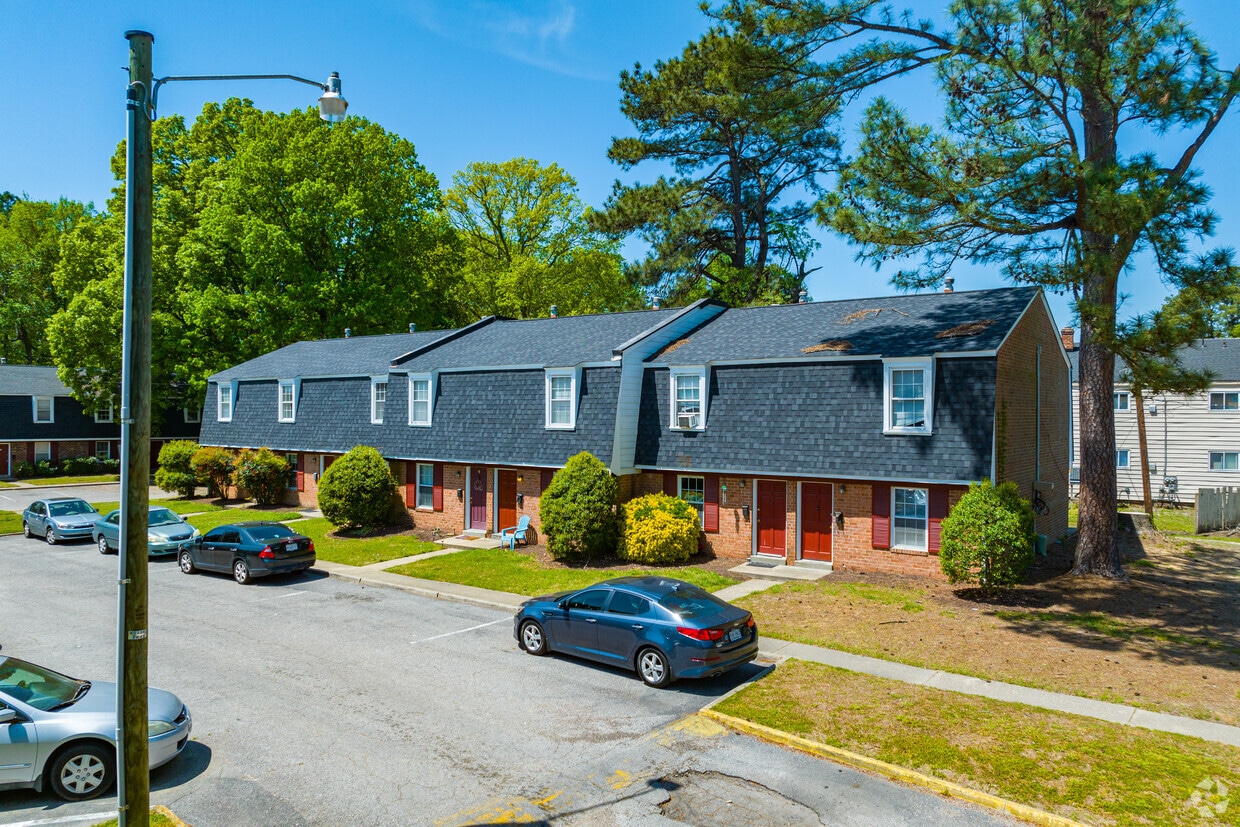 New Castle Apartments - 201 Newcastle Dr Colonial Heights, VA 23834 ...