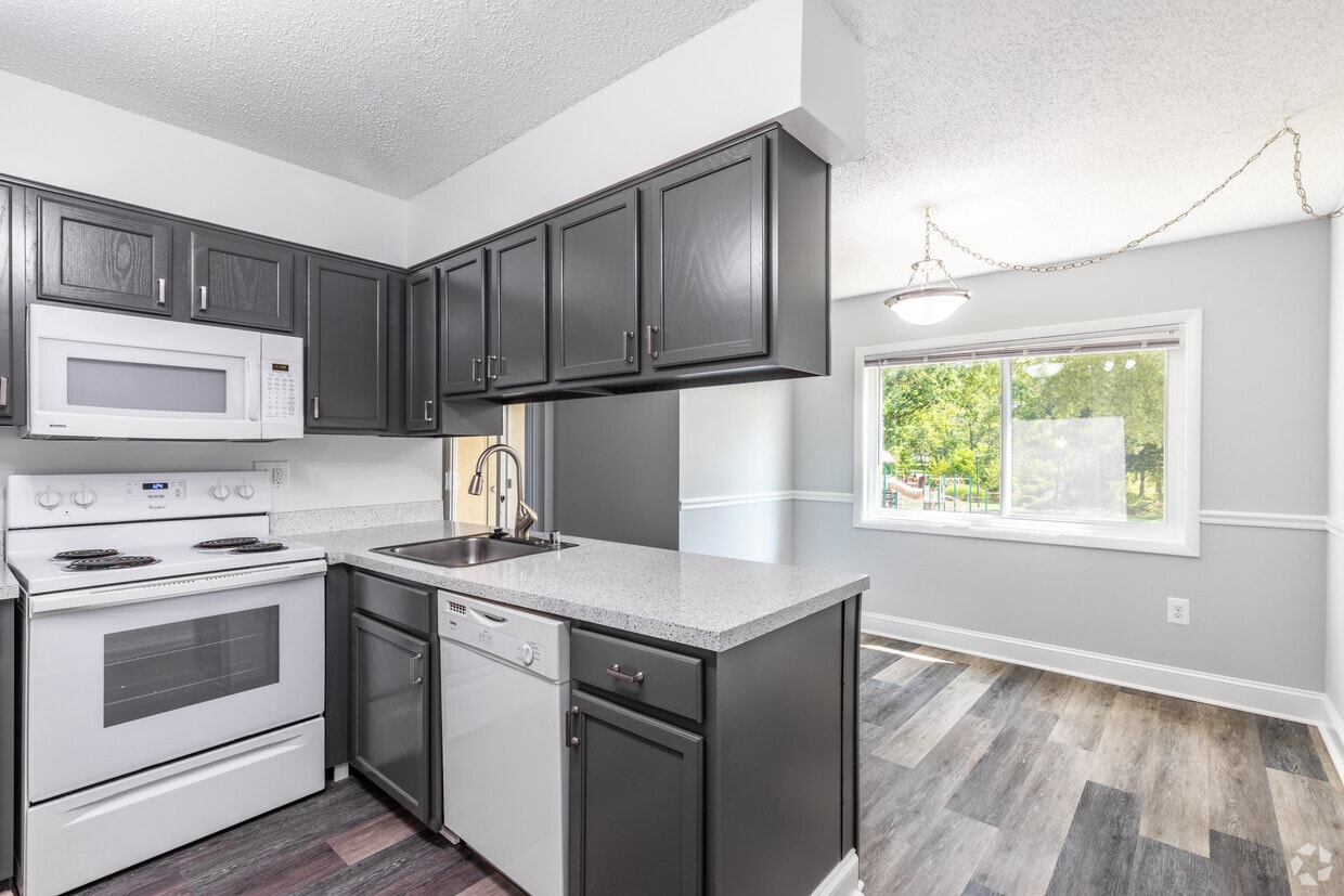 Stuart Woods Apartments - 140-A Laurel Way Herndon, VA 20170 ...