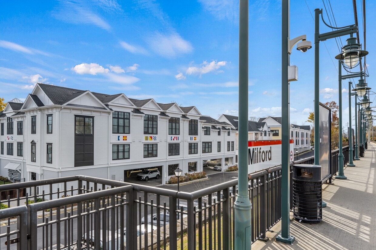 Metro Star - Metro on Broad - 127-135 Broad St Milford, CT 06460 ...