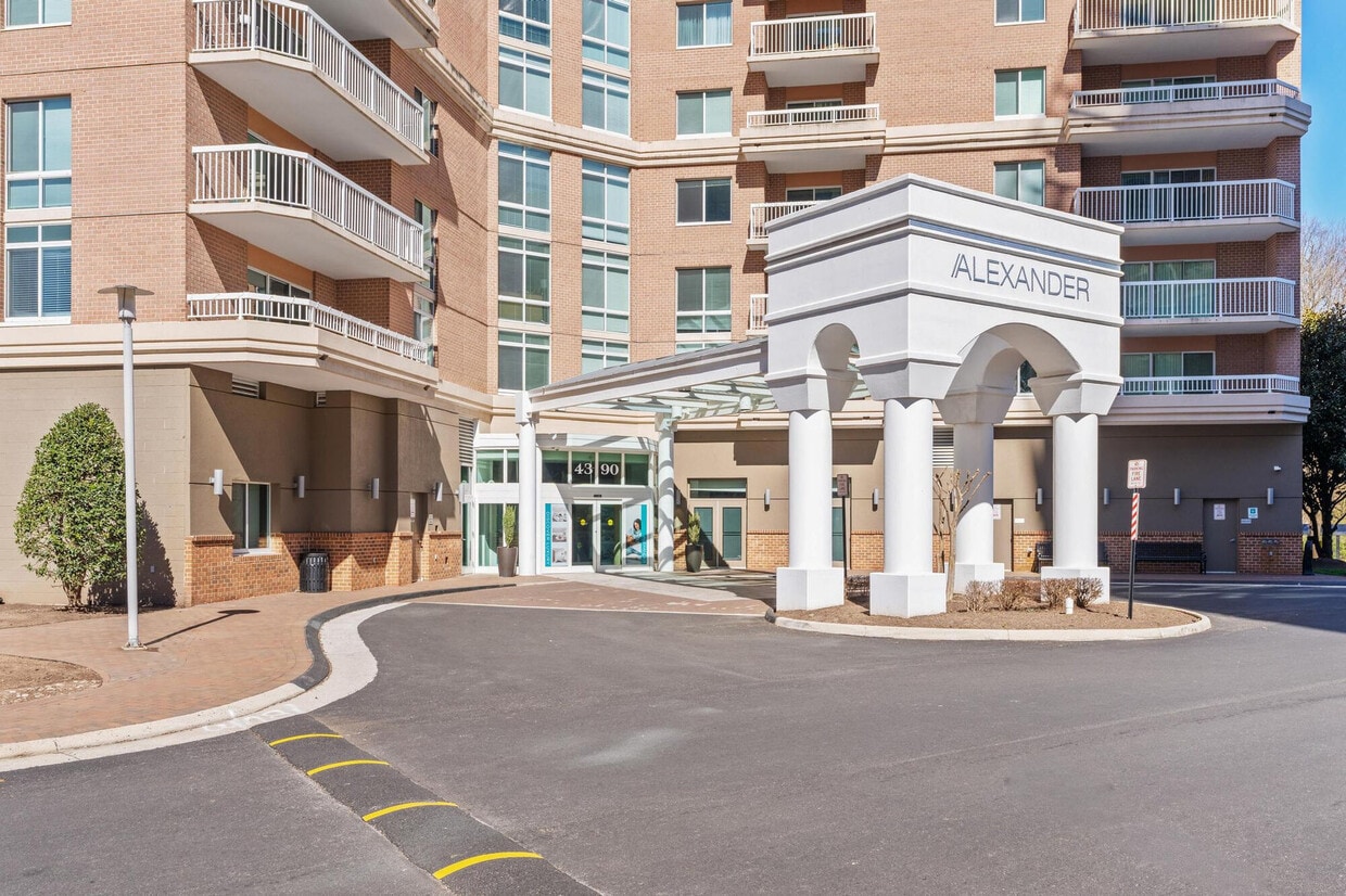 The Alexander - 4390 King St Alexandria, VA - Apartments for Rent in ...