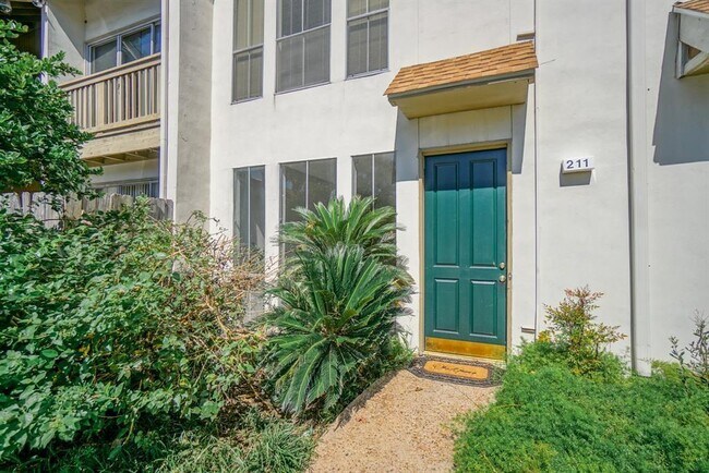 2100 Tanglewilde St Unit 211, Houston, TX 77063 - Condo for Rent in ...
