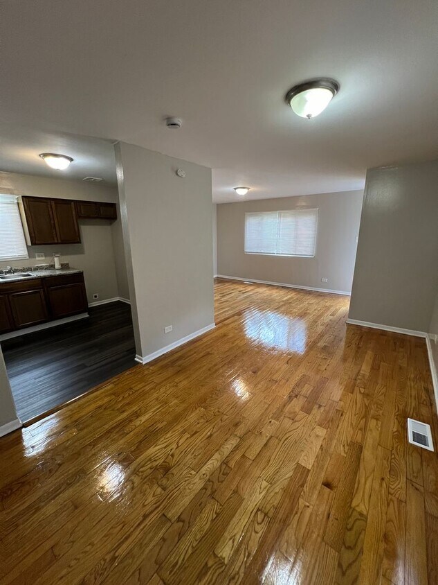 10637 S Cottage Grove Ave, Chicago, IL 60628 - House Rental in Chicago ...