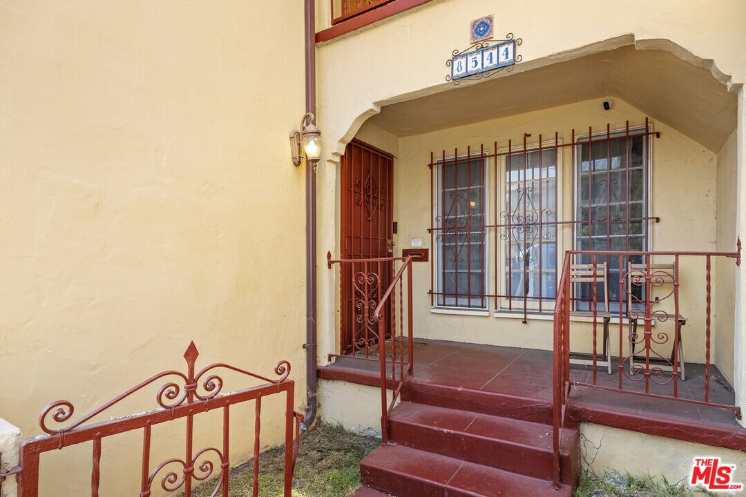 8544 Saturn St, Los Angeles, CA 90035 - House Rental in Los Angeles, CA ...