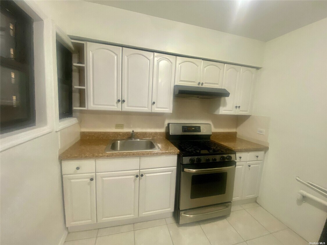 32-15-32110 110th St Unit 2nd Fl, Queens, NY 11369 - Room for Rent in ...