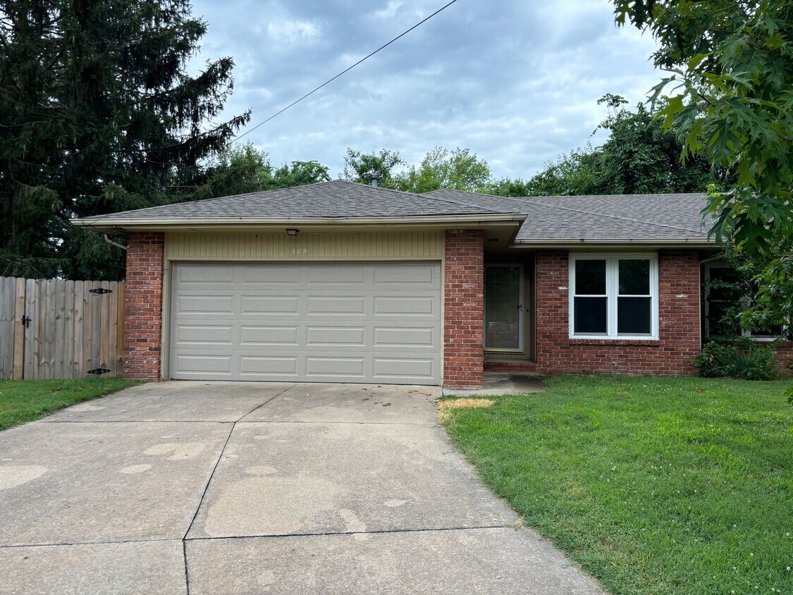 308-310 E Redwood St Unit 308 E Redwood St, Springfield, MO 65807 ...