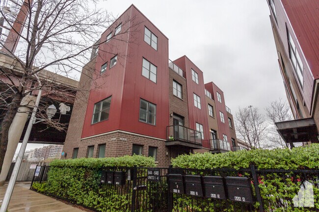 East Pilsen Apartments for Rent with a Walk-In Closet - Chicago, IL ...