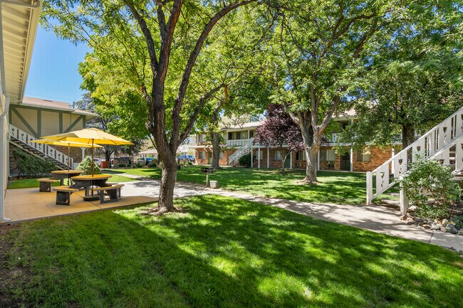 Victoria Park Houses for Rent with High Ceilings - Reno, NV