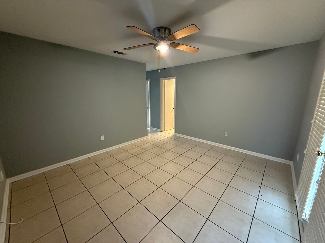 2010-2012-2012 Helm Dr Unit 2010 Helm, Baton Rouge, LA 70820 - Room for ...