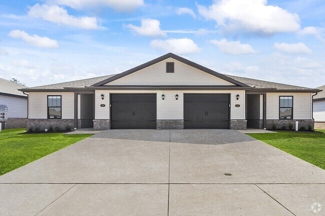 Apartments for Rent with Yard in Springtown AR