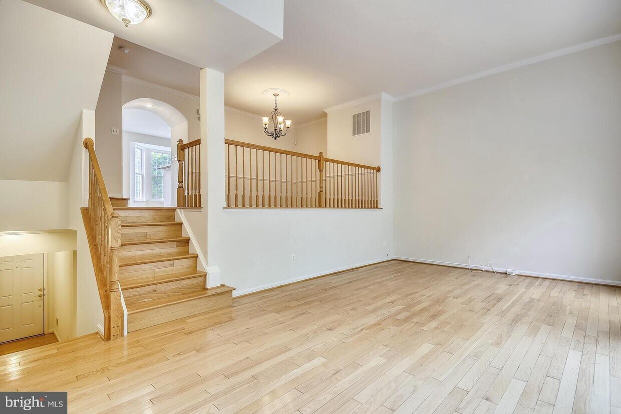7571 Grey Goose Way, Alexandria, VA 22306 - Townhome Rentals in ...