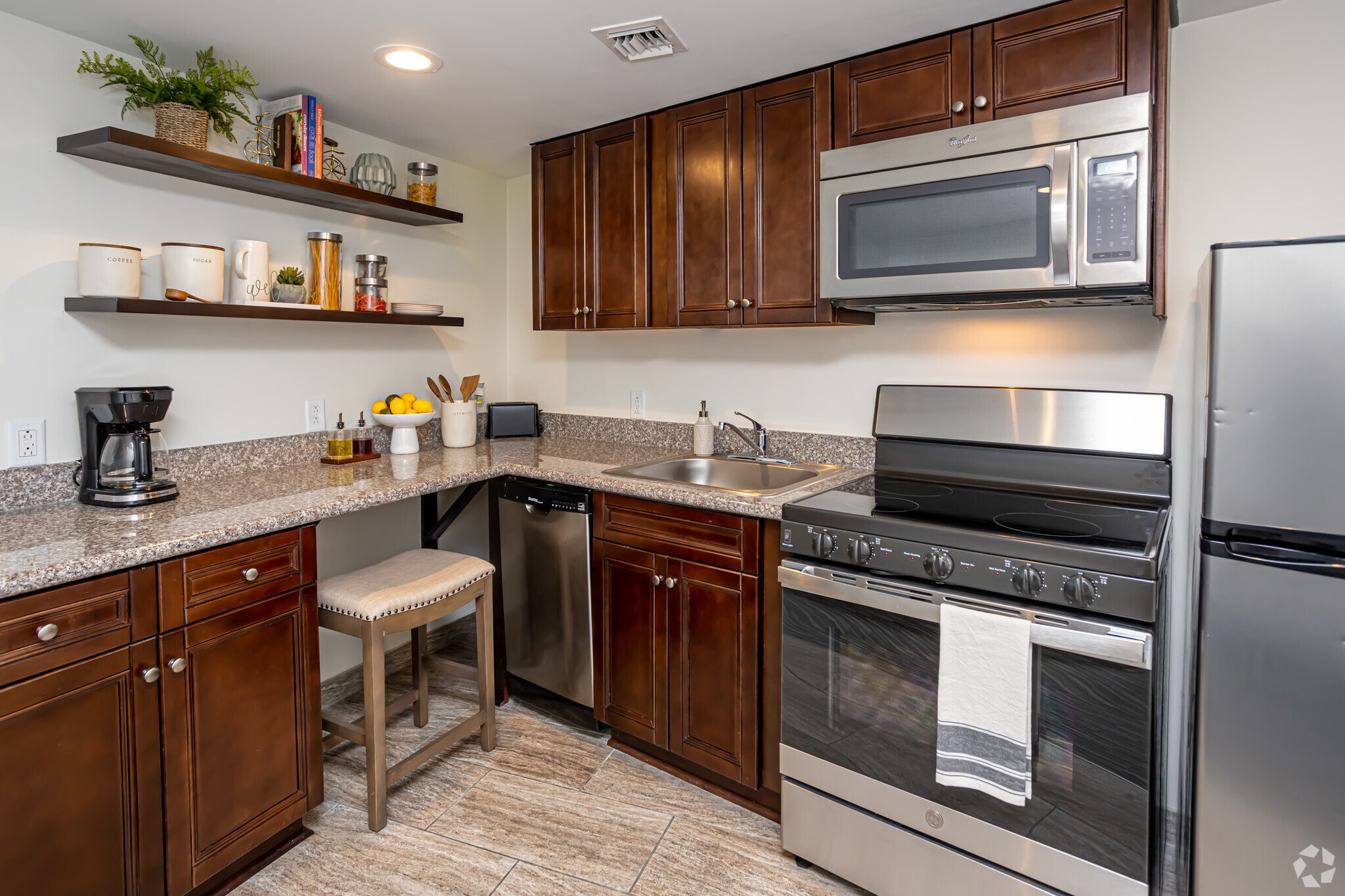 Copeland Tower Living - 55+ Luxury Residence - 2601 Severn Ave Metairie ...