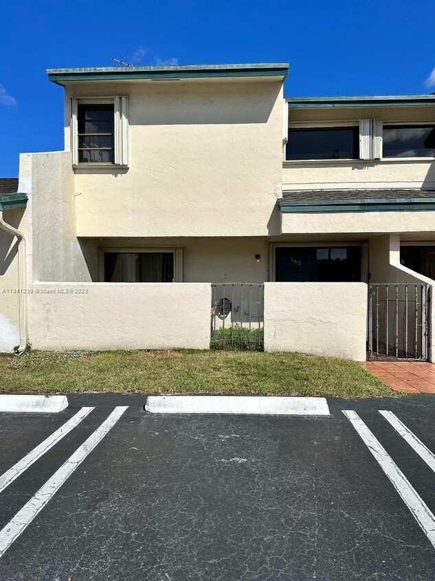 10814 SW 72nd St, Miami, FL 33173 - Townhome Rentals in Miami FL ...