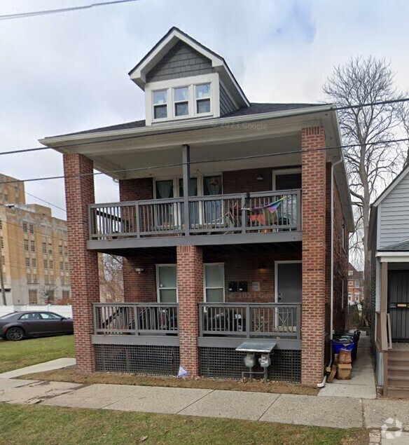 East Grand Boulevard Apartments for Rent with High Ceilings - Detroit ...
