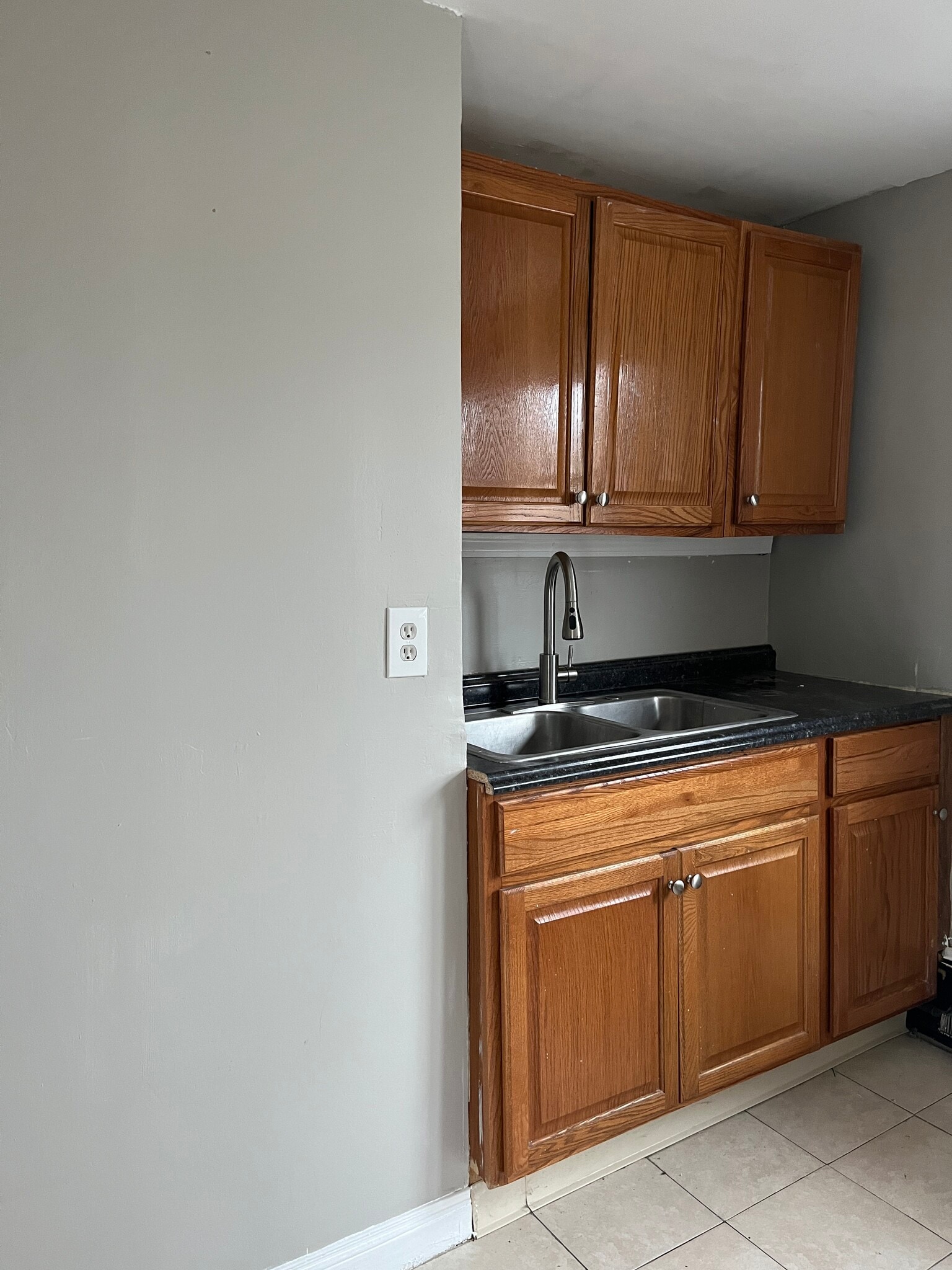 712 Main St, Pawtucket, RI 02860 - House Rental in Pawtucket, RI ...