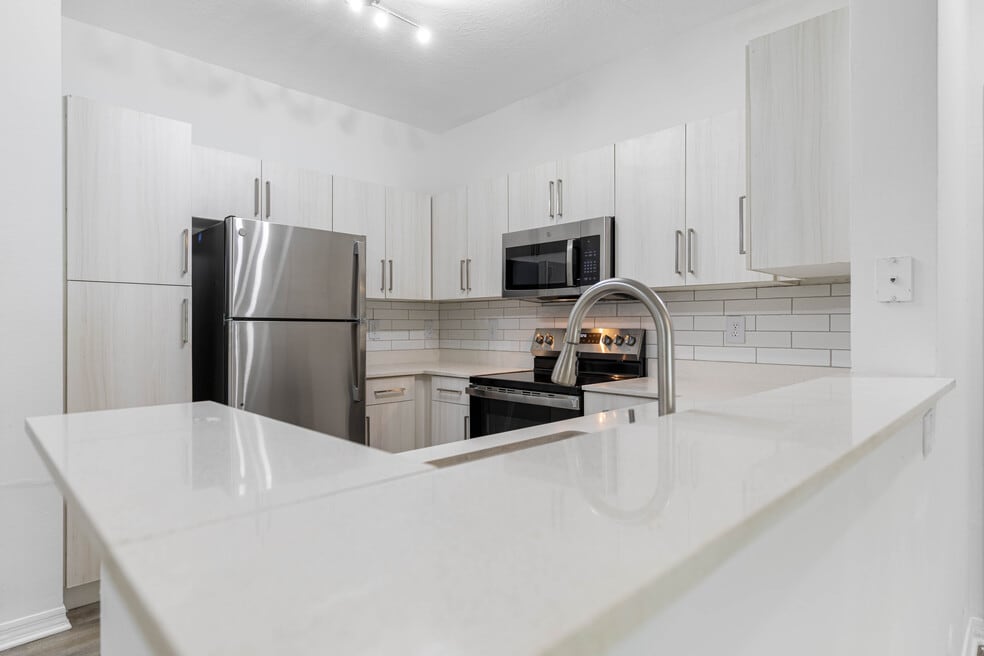 Azul Luxury Residences - 201 Sw Joan Jefferson Way Stuart, FL 34994 ...