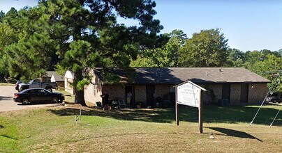 Apartments for Rent with Yard in New Summerfield TX