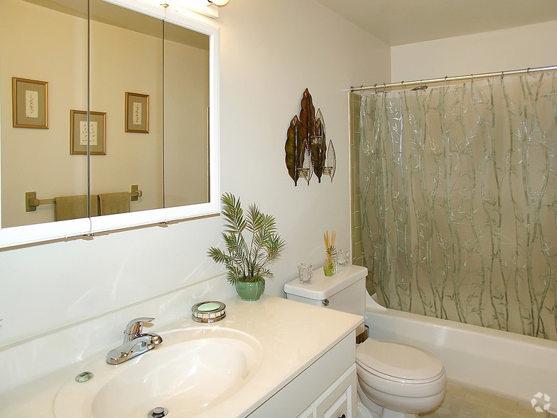 Valley Brook Townhomes - 4 Valley Brook Cir Rochester, NY 14616 ...