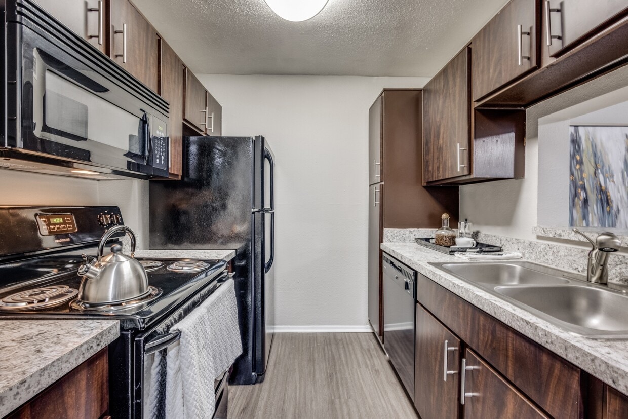 Chelsea at Fallbrook - 11000 Crescent Moon C... Houston, TX 77064 ...
