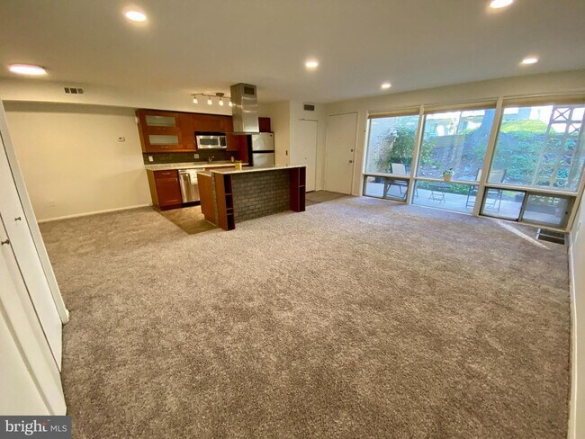 7519 Spring Lake Dr Unit B-1, Bethesda, MD 20817 - Room for Rent in ...