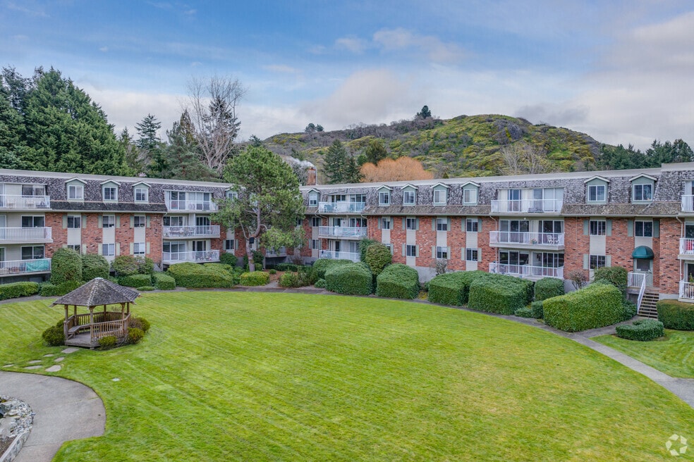 Apartments For Rent Near University of Victoria Main Campus - Victoria, BC