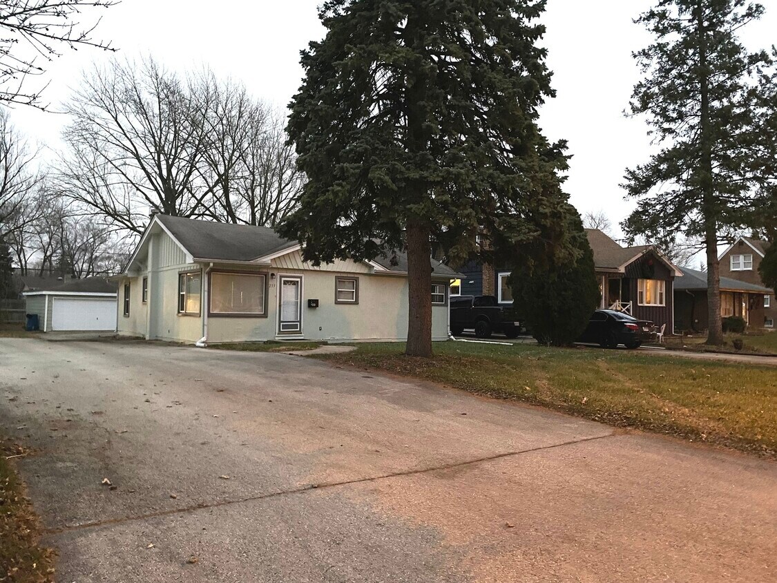 233 S Yale Ave, Addison, IL 60101 - House Rental in Addison, IL ...