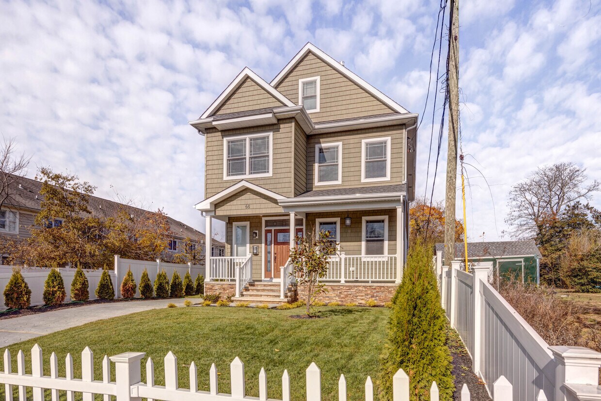68 Locust Ave, Red Bank, NJ 07701 - House Rental in Red Bank, NJ ...