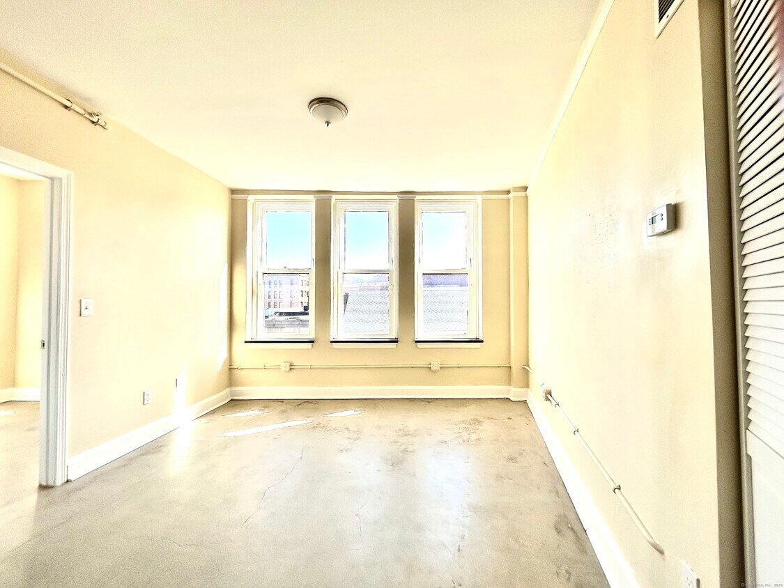 77 Bank St Unit 3A, Waterbury, CT 06702 - Room for Rent in Waterbury ...