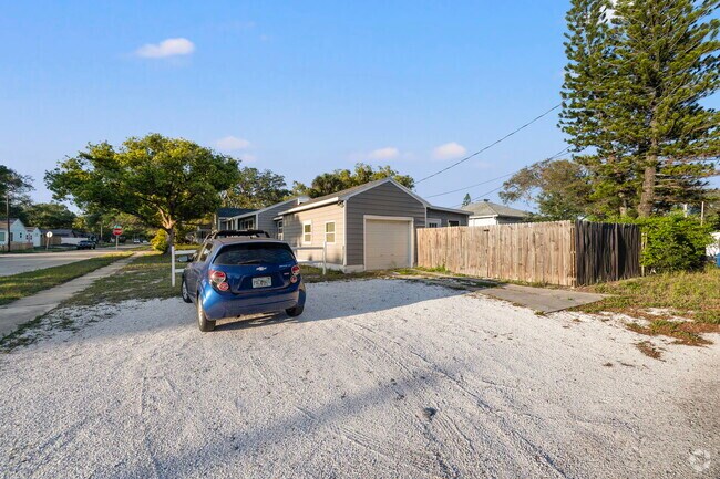 Uptown St Petersburg Apartments for Rent with High Ceilings - Saint ...