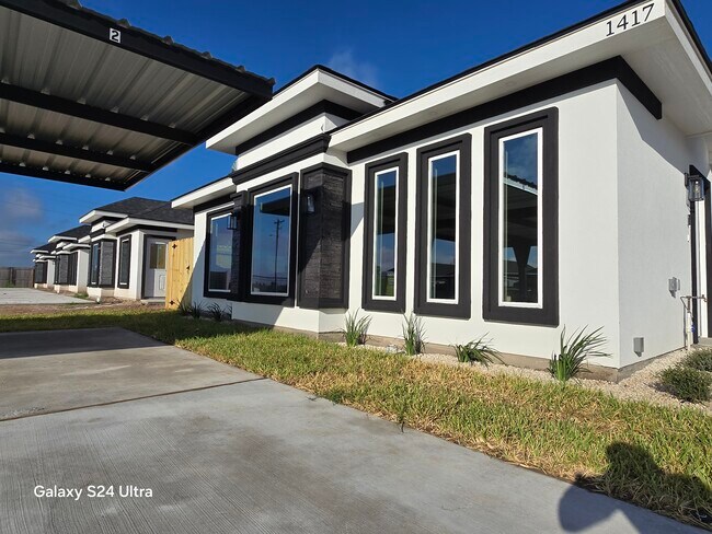 Cesar Chavez TX Condos for Rent