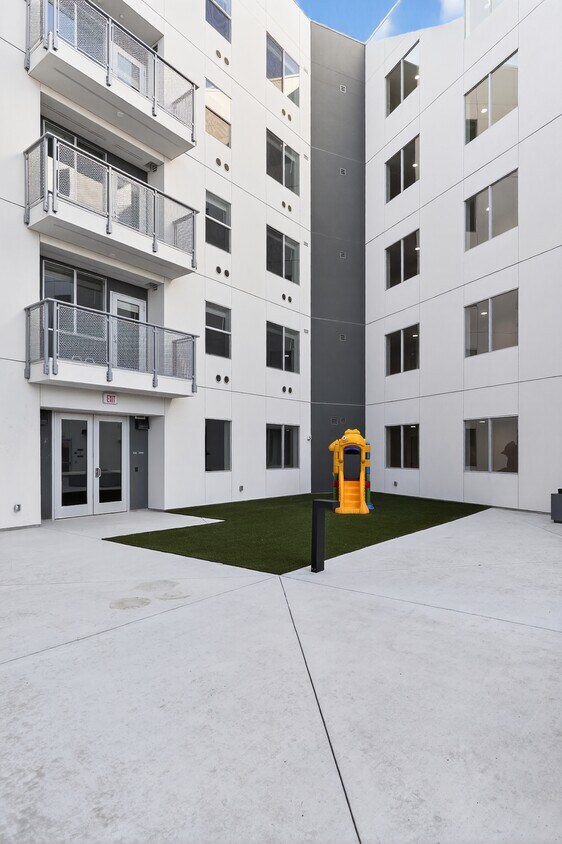 Dry Creek Crossing - 2388 S Bascom Ave Campbell, CA 95008 | Apartments.com