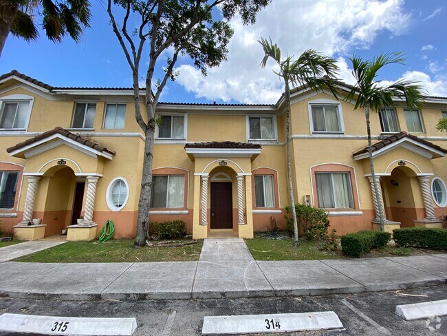 The Gardens II Apartments for Rent with Hardwood Floors - Homestead, FL ...