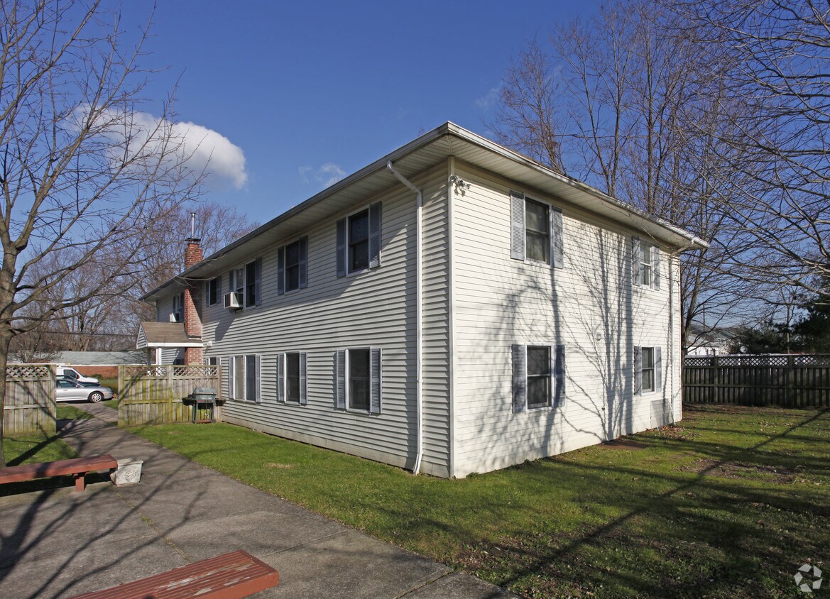8 Cherry St, Bay Shore, NY 11706 - 8 Cherry St Bay Shore, NY 11706 ...