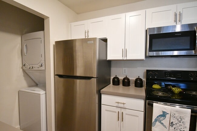 The Reserve at Southgate Apartments - 13750 Village Green Blvd ...