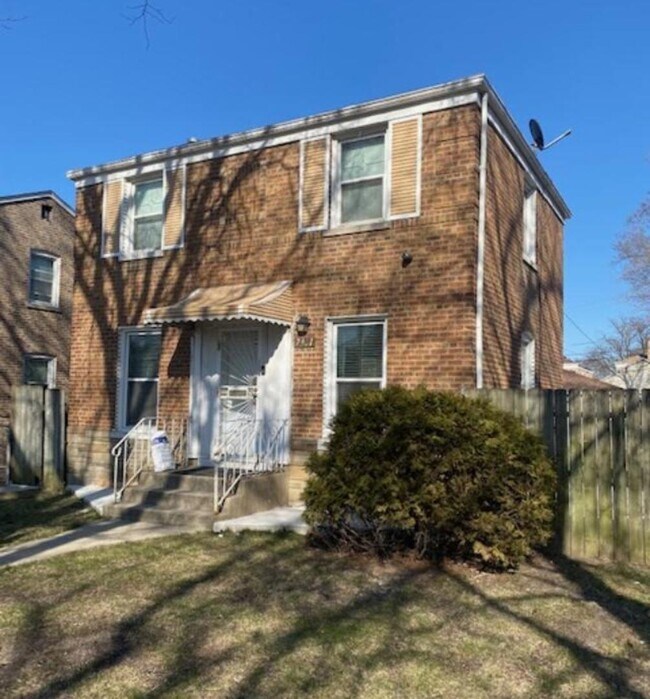 7351 S Whipple St, Chicago, IL 60629 - House Rental in Chicago, IL ...