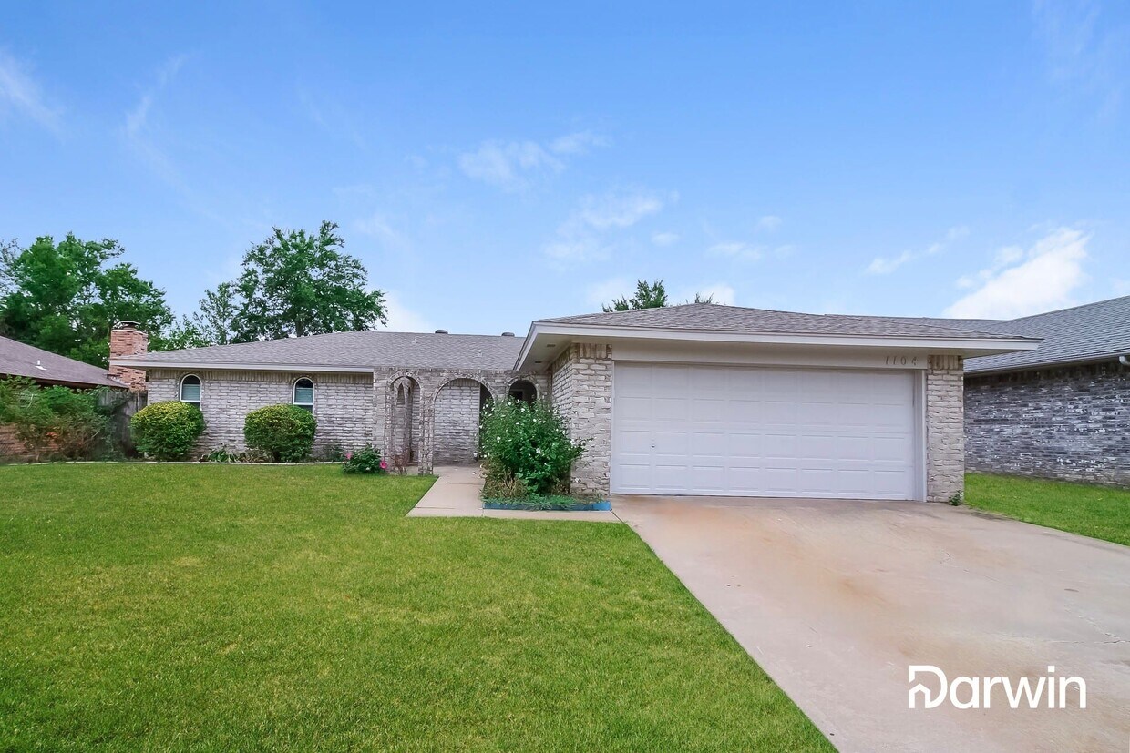 1104 NE 5th St, Moore, OK 73160 | Apartments.com