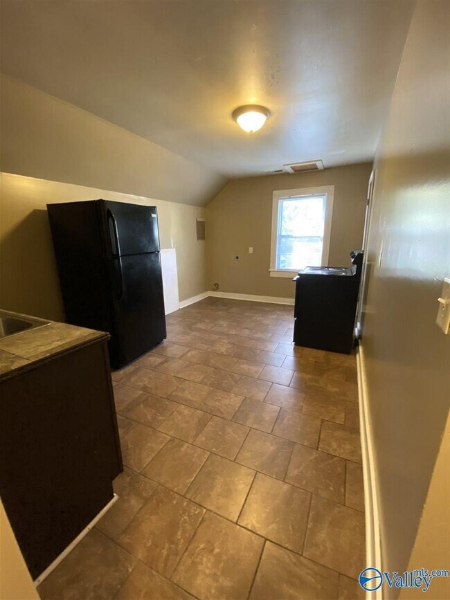 208 3rd Ave SW Unit 2, Decatur, AL 35601 - Room for Rent in Decatur, AL ...