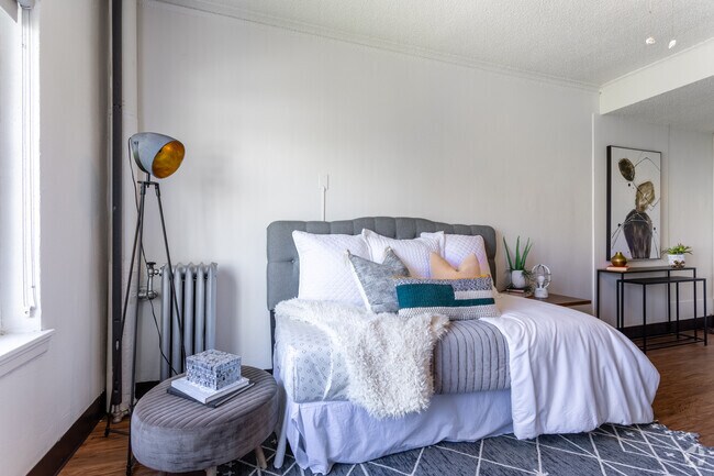 Regency Apartments Apartments - 1410 SW Broadway Portland, OR ...