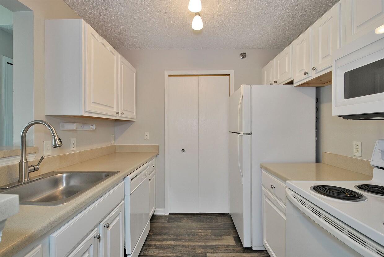 Pendleton Park Apartments - 57715 Grand River Ave New Hudson, MI 48165 ...