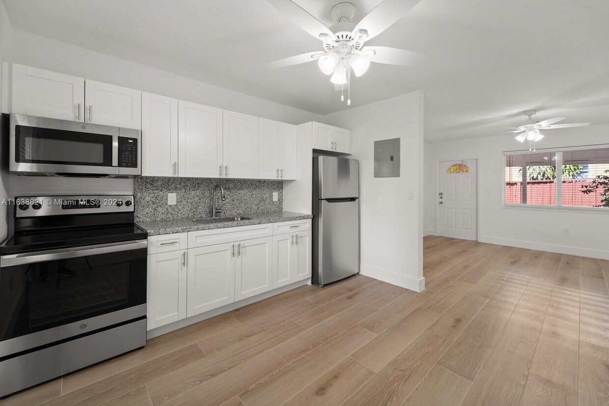 5172 NW 5th St Unit Rear, Miami, FL 33126 - Room for Rent in Miami, FL ...